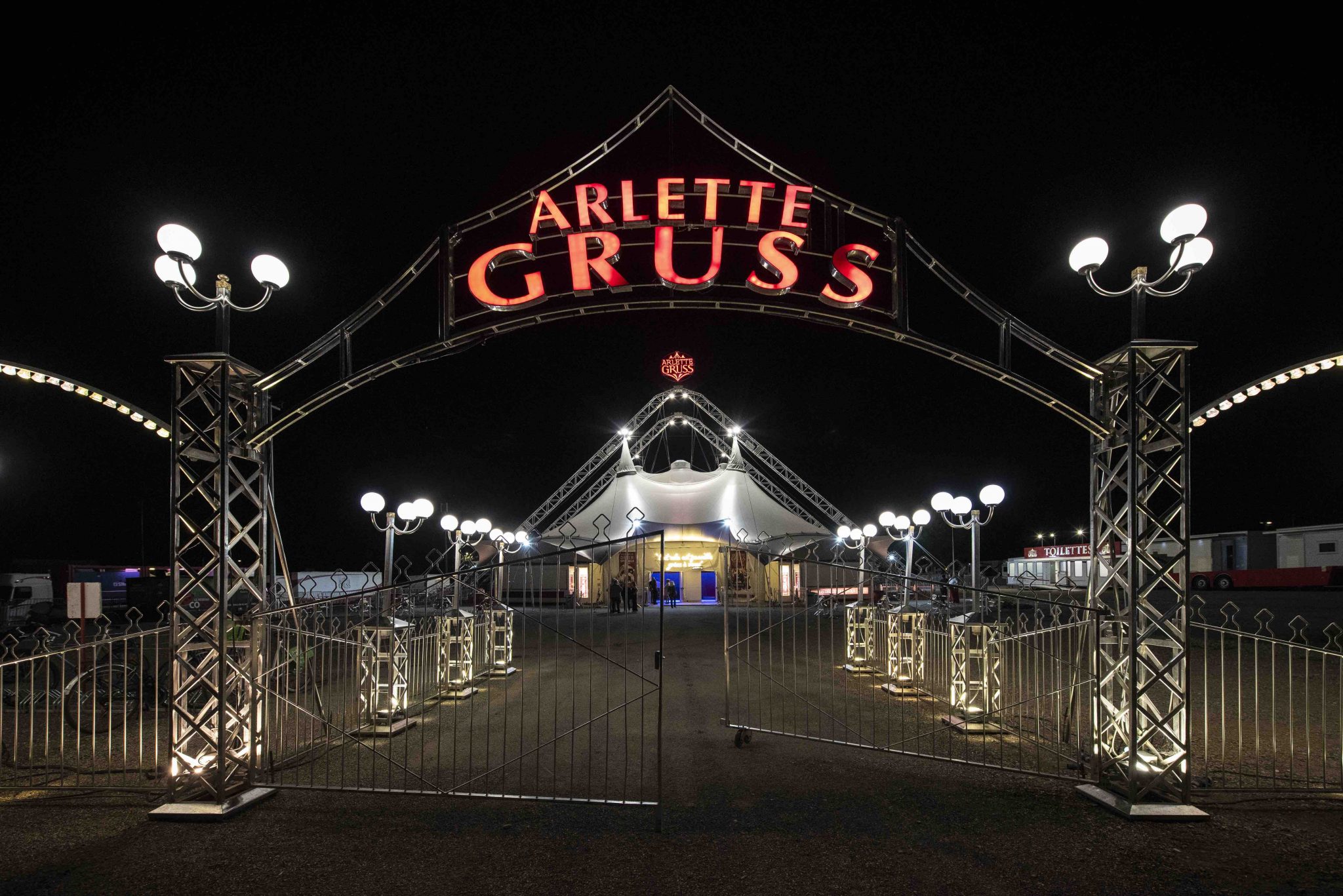 Arbre de Noël - Cirque Arlette Gruss - Nouveau Spectacle Parenthèse